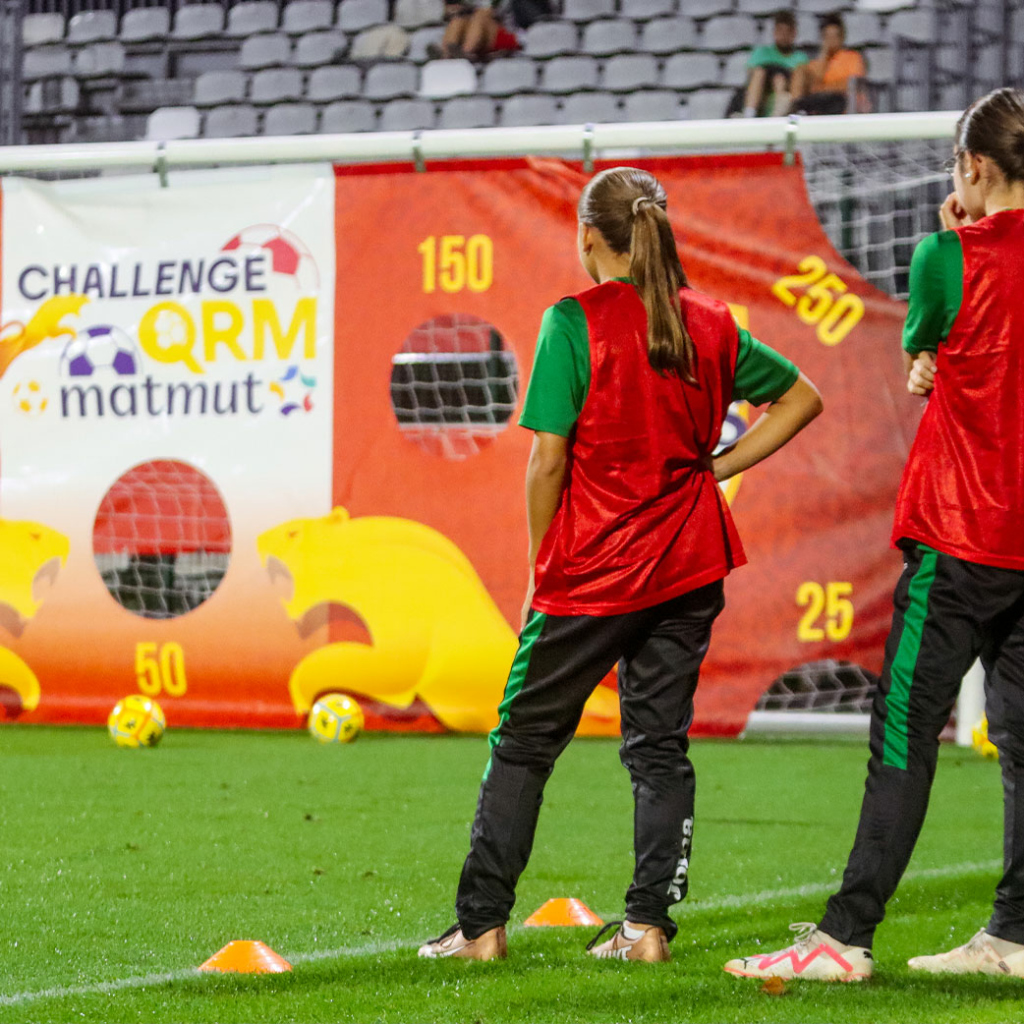 La section féminine de QRM remporte le challenge Matmut lors de QRM-Pau ...